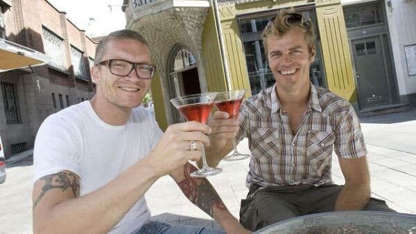 Herr Bartels har fundet parasollen frem | stiften.dk