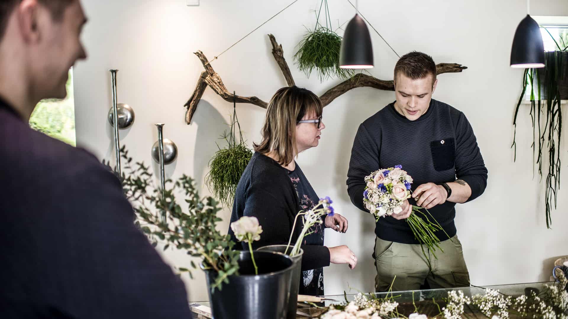 Brian binder selv buketten til sin brud | ugeavisen.dk