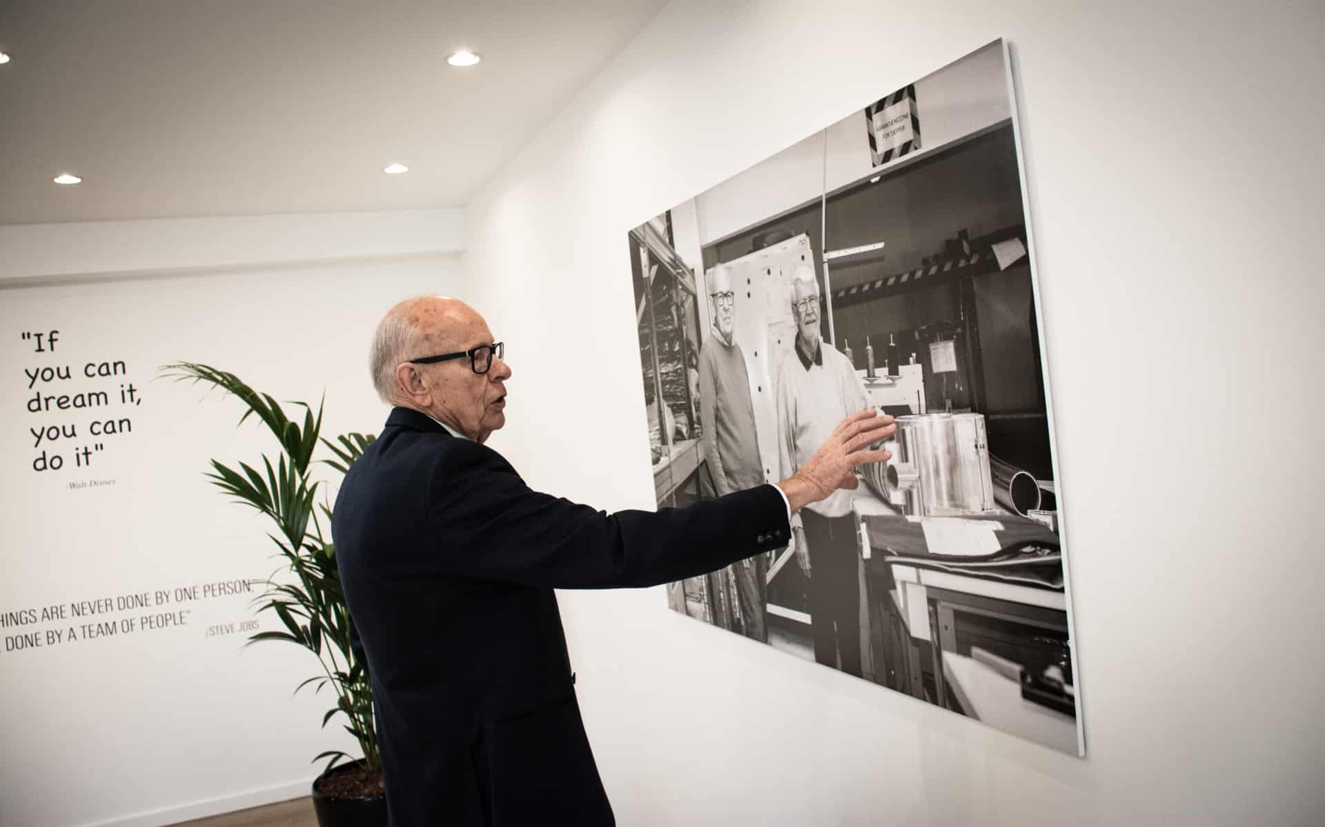 110 år i samme firma: Henry og Arne har ingen planer om at stoppe ...