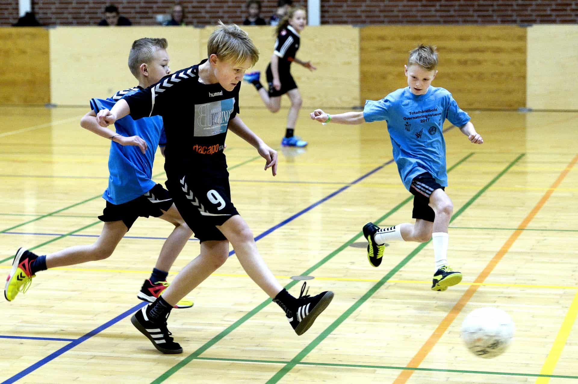 Se billederne: Fodbold for hele familien i Fynslund | jv.dk