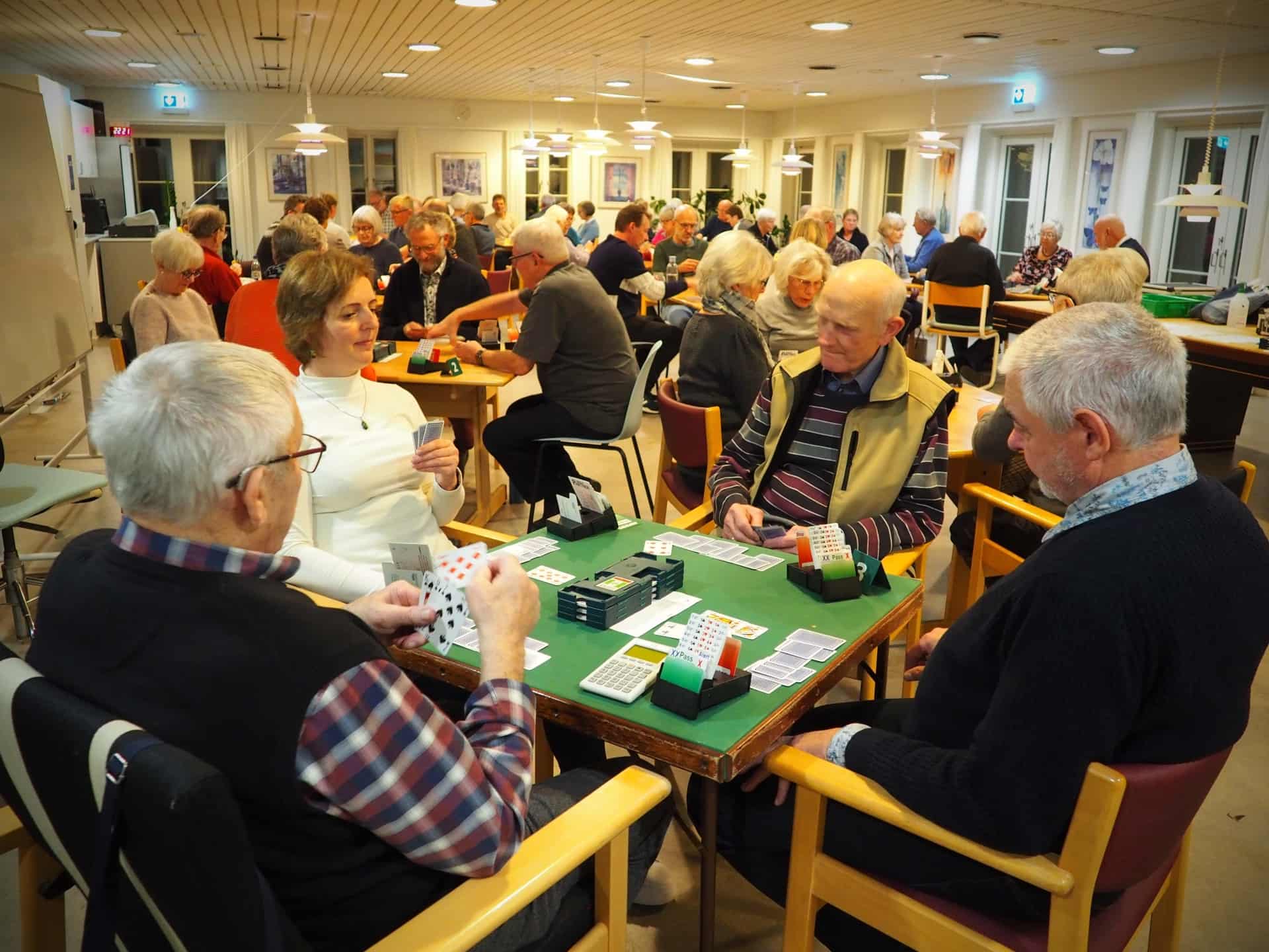 70 år med bridge i Faaborgs største klub: - Det holder hjernen skarp ...