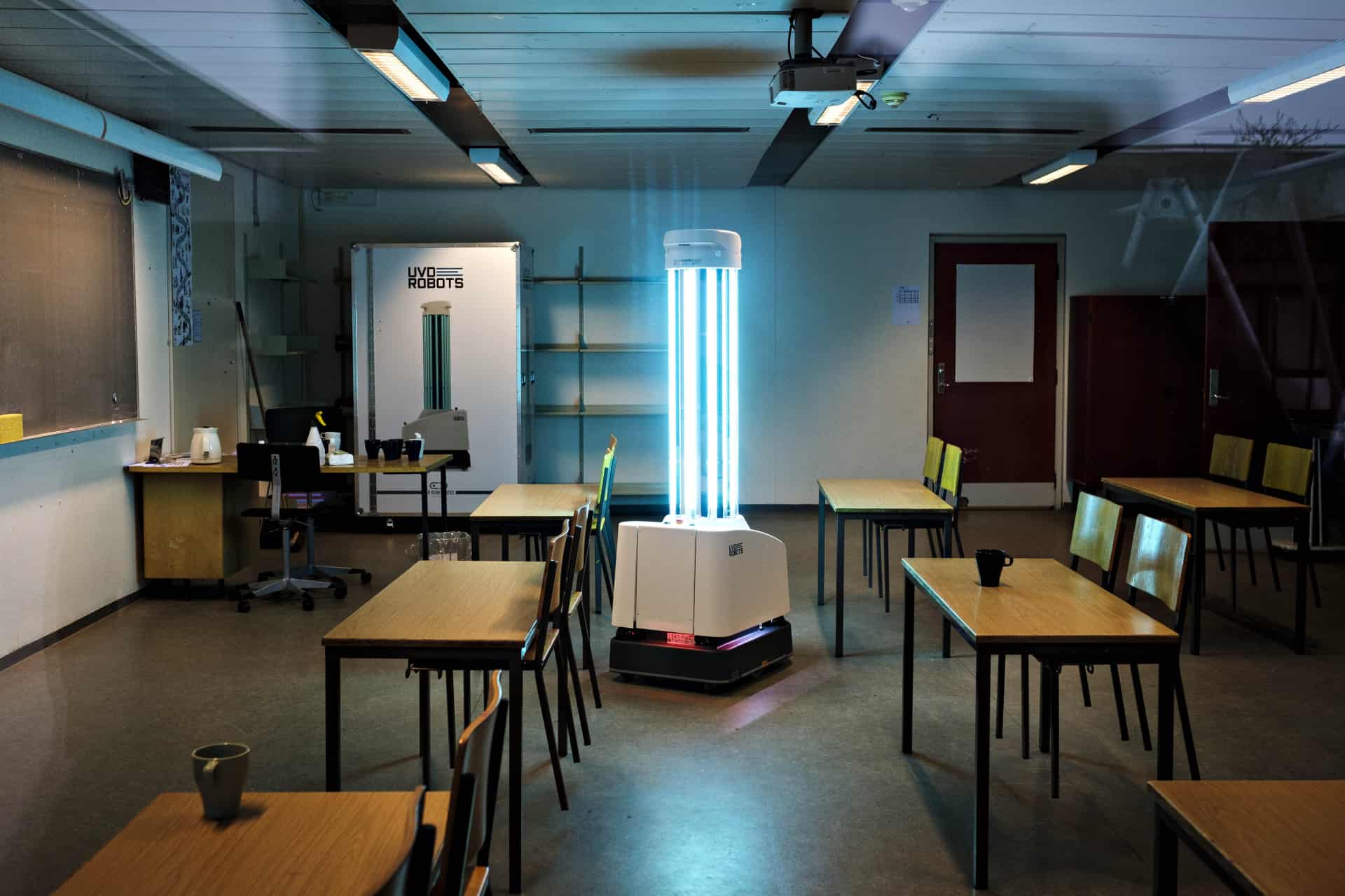 Kamp mod virus og bakterier: Botbot spreder sit dræbende lys på ...