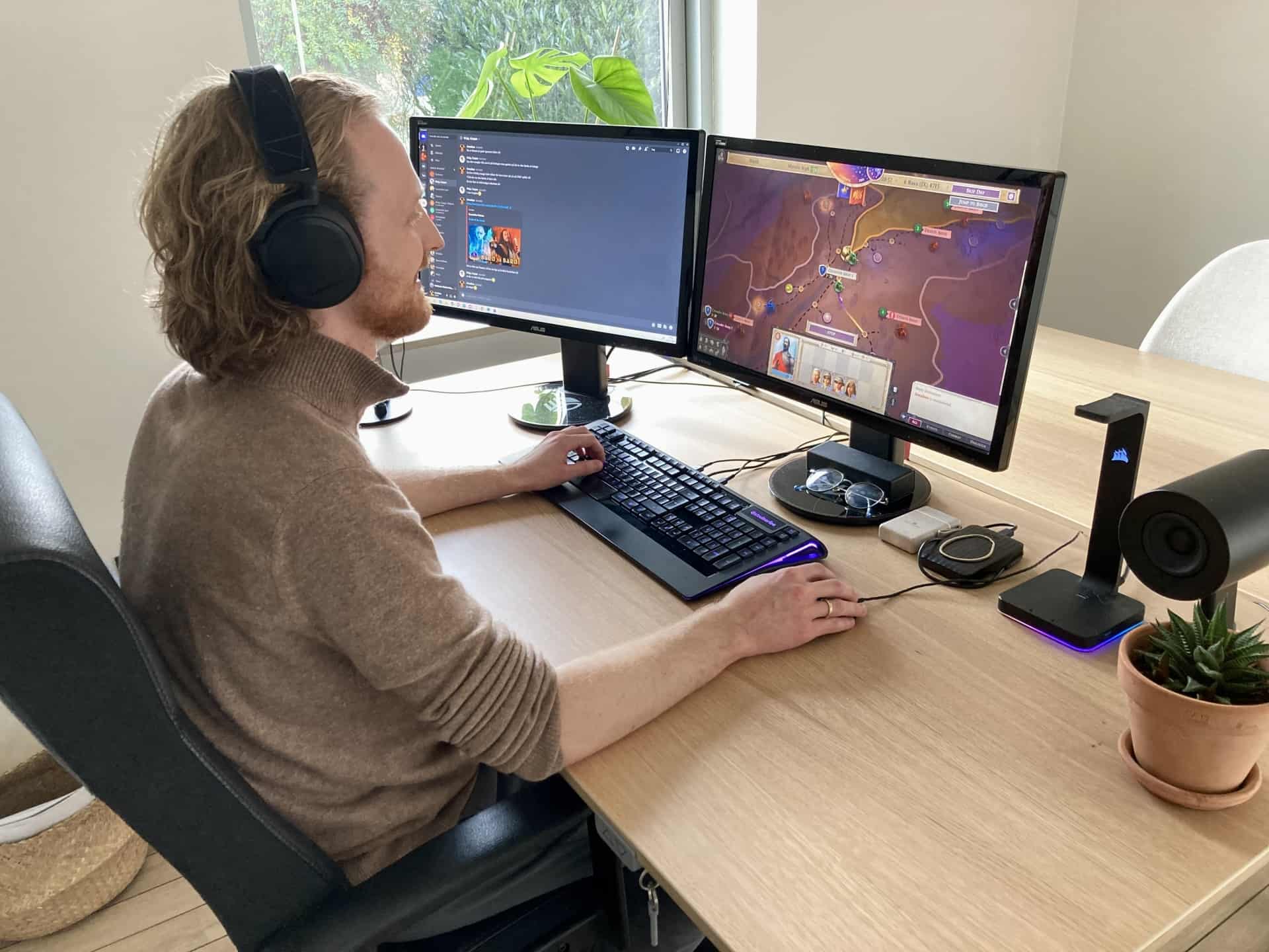 Daniel er både socialrådgiver, familiebehandler og gamer: - Vi skal ...