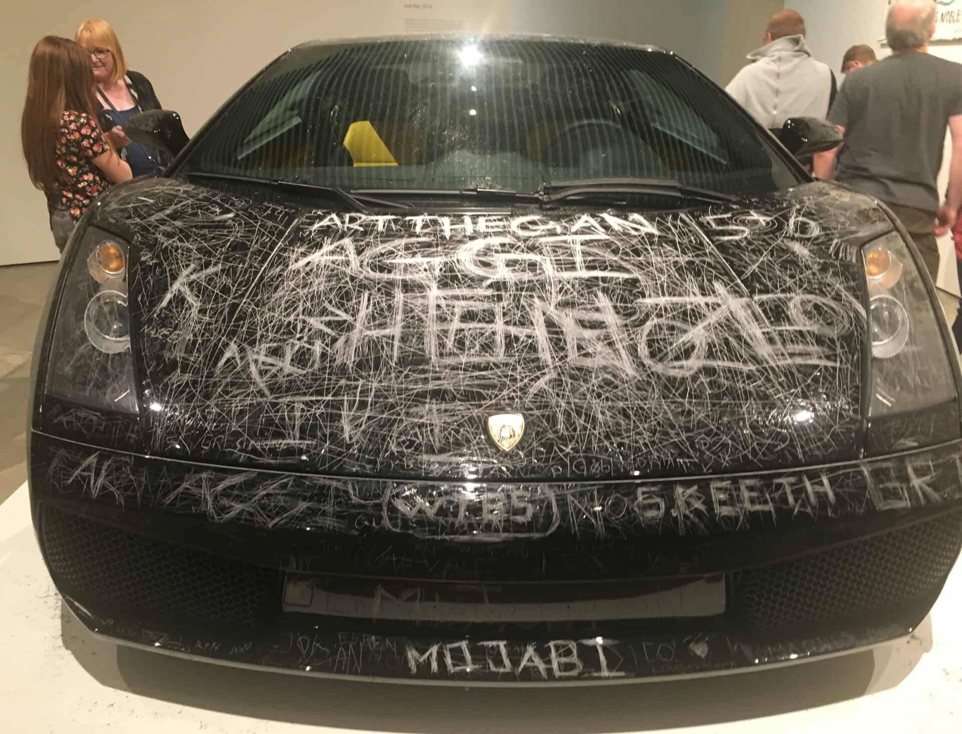 Ridset Lamborghini er nu et kunstværk | stiften.dk