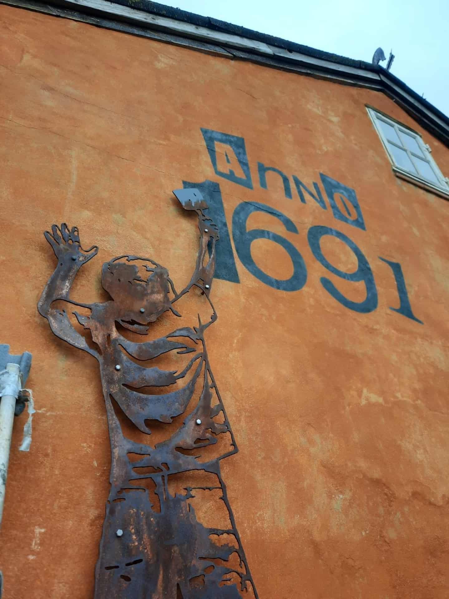 Hans navn og udseende er en velbevaret hemmelighed: Nu har han lavet et ...