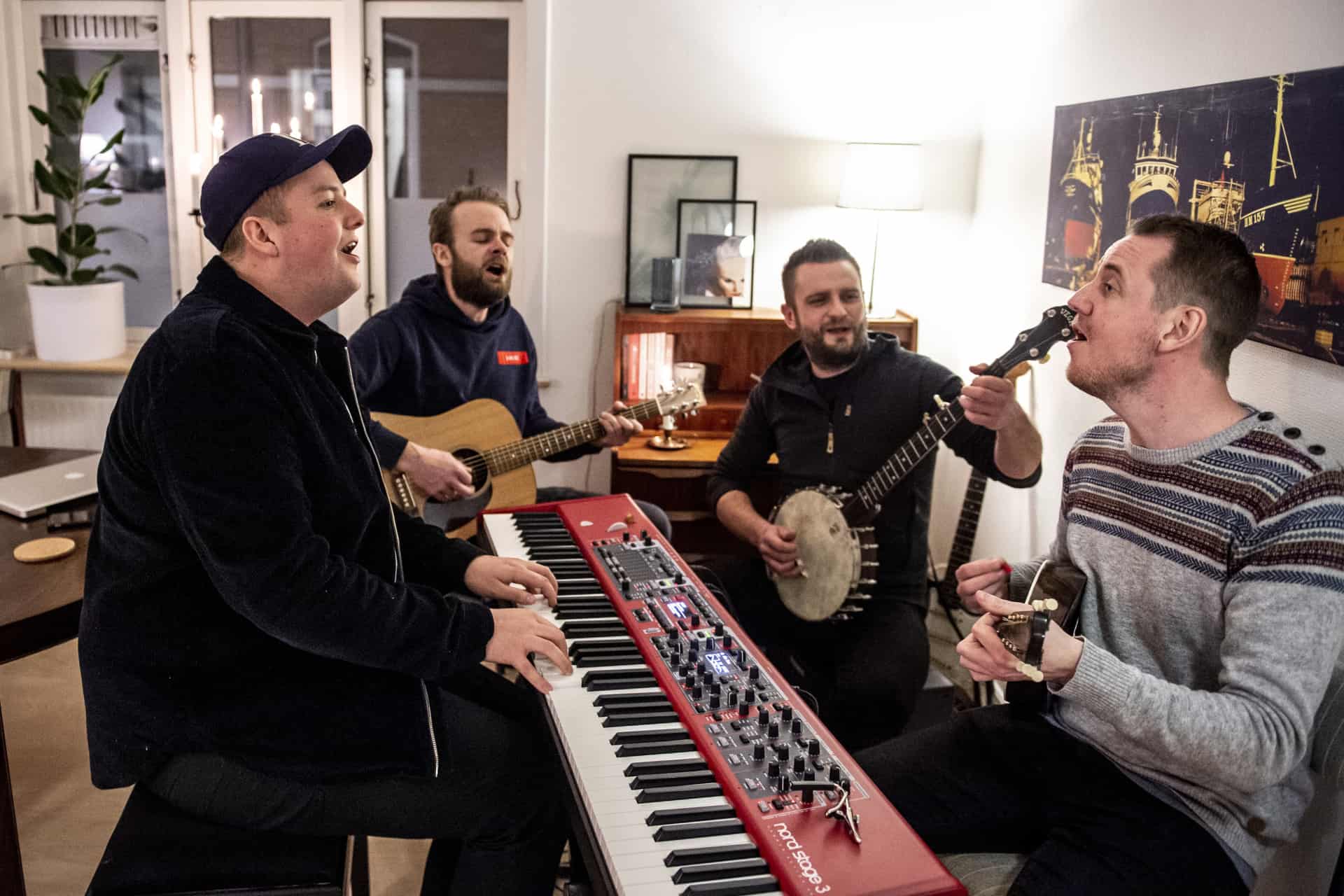 The Grandfætters fra Thyborøn indtager danske fiskeauktionshaller på ...