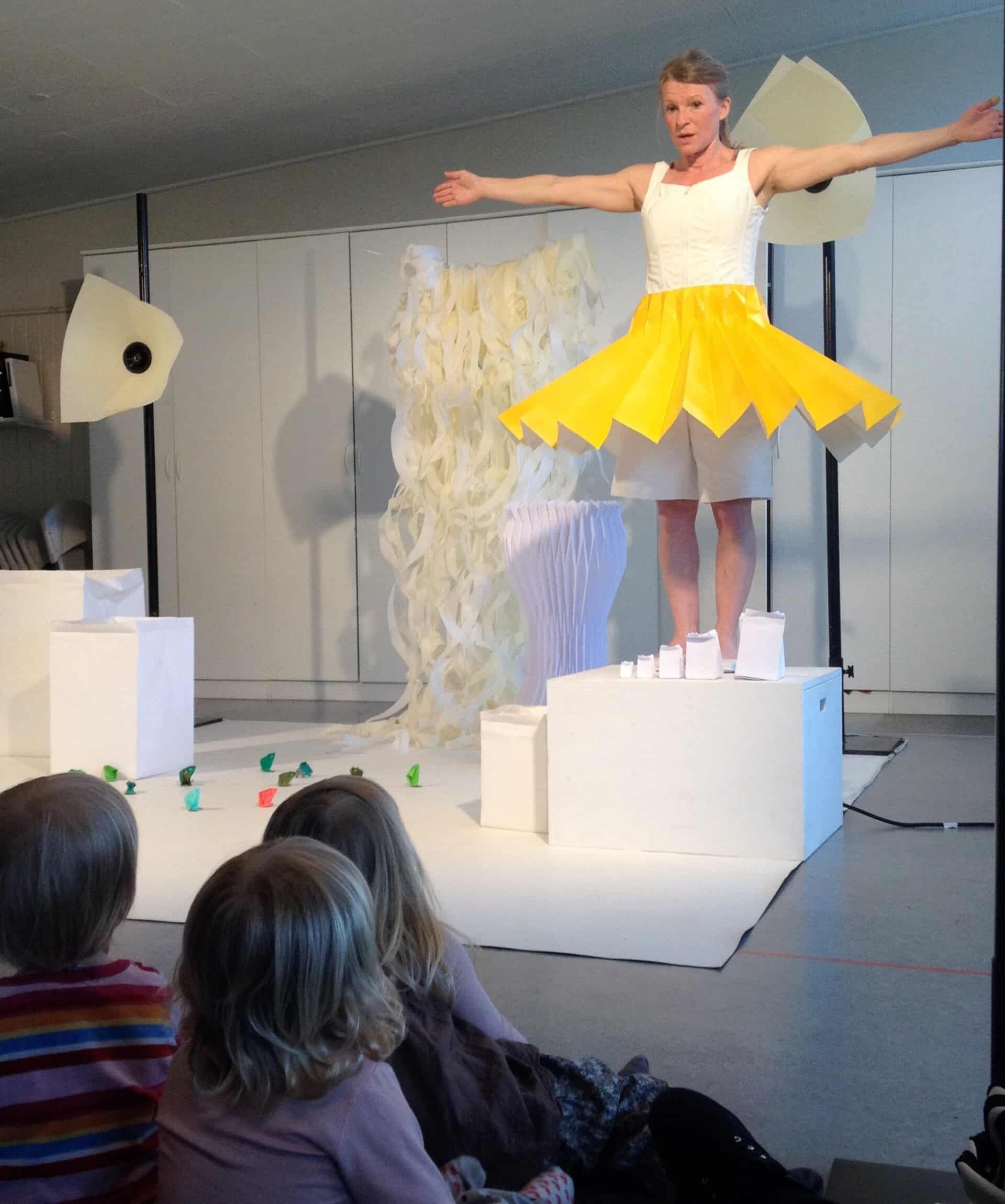 Kunst og teater flyder sammen for de mindste | jv.dk