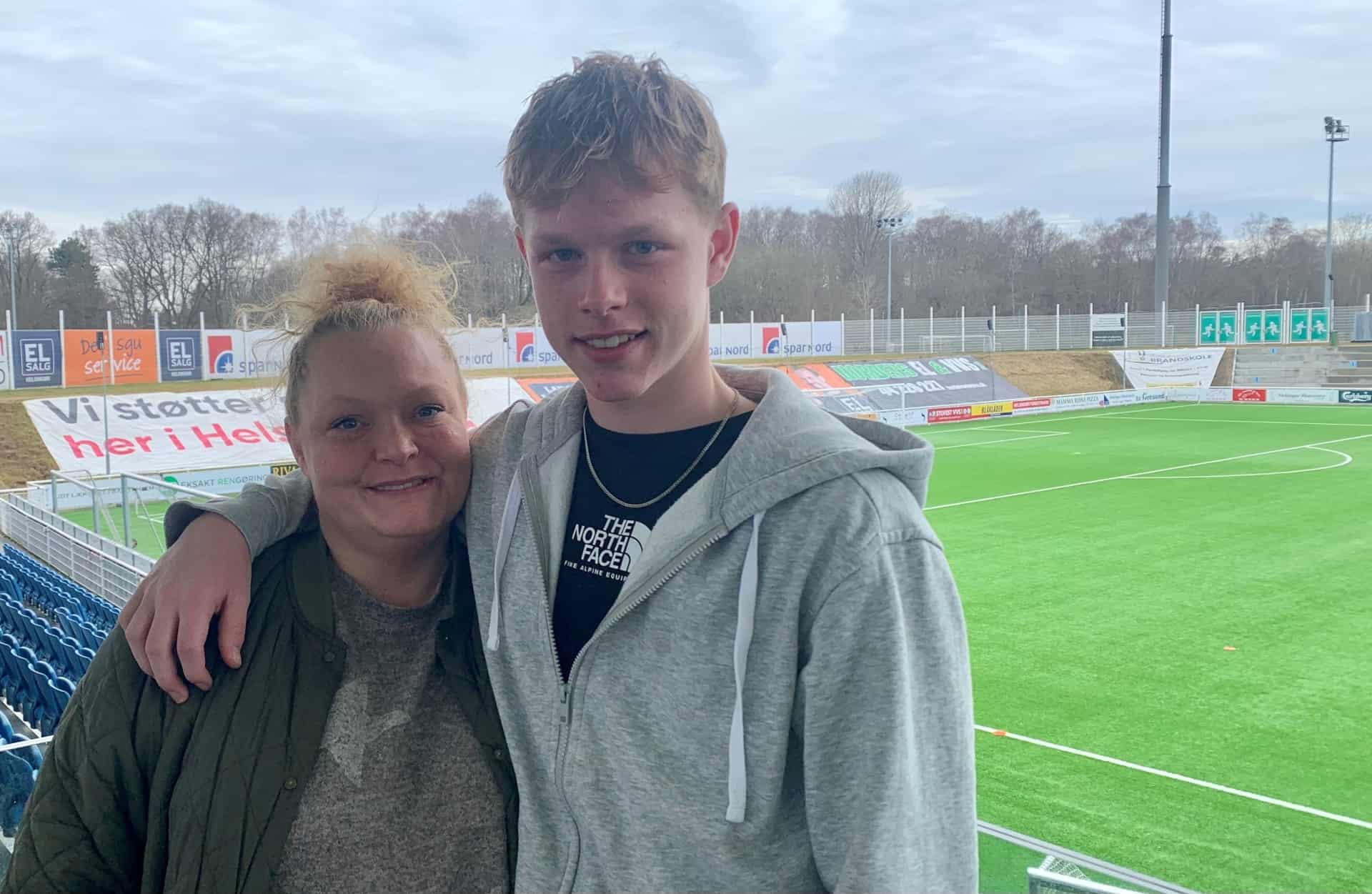 Mor sad med tårer i øjnene, da Helsingør-dreng opfyldte første del af ...