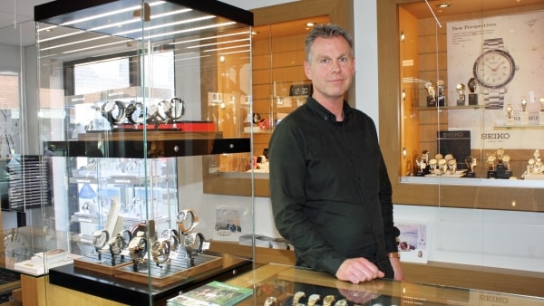 Tiden er gået godt for byens urmager | ugeavisen.dk