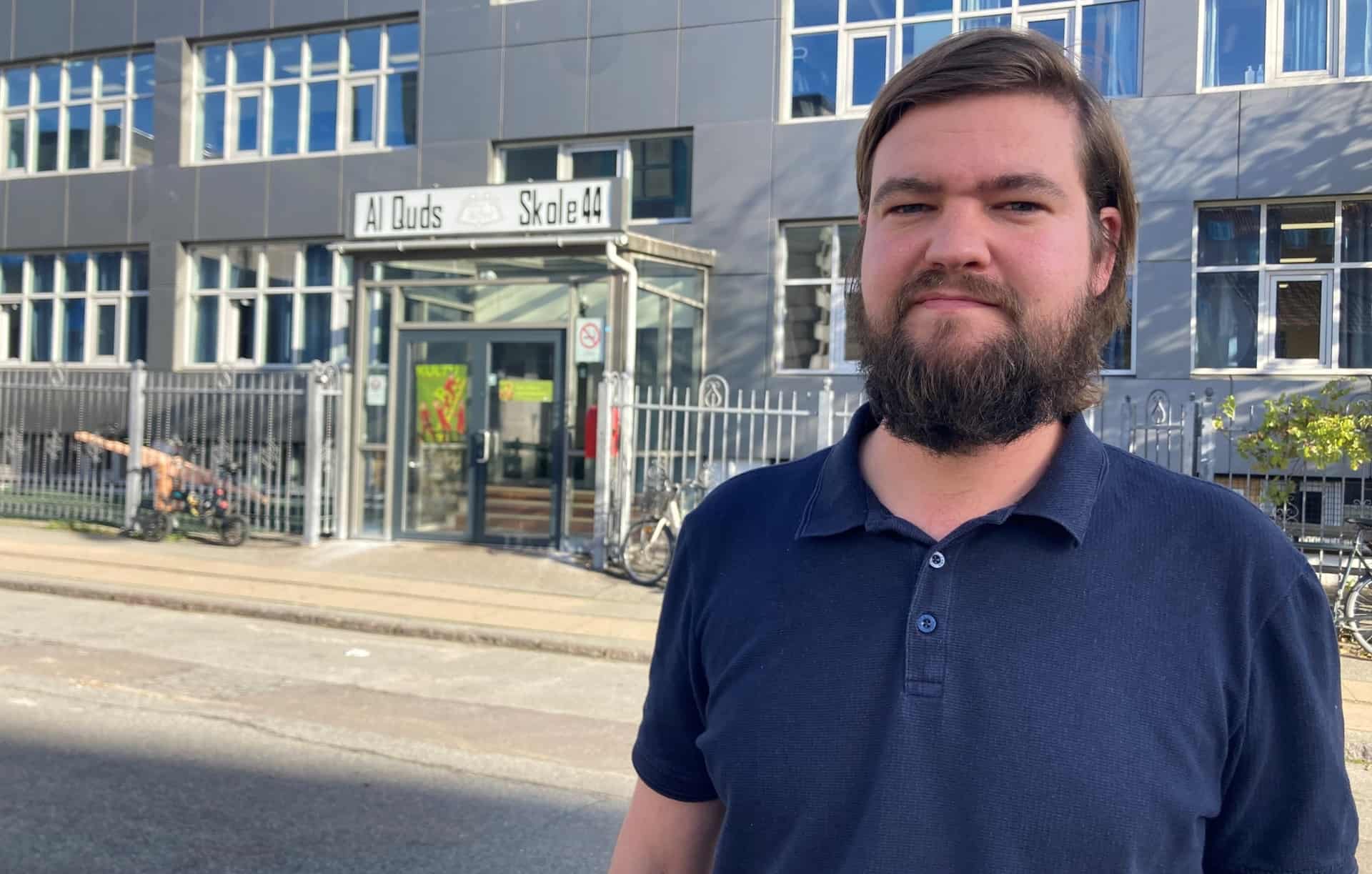 Theis drikker øl og spiser pølser - og så underviser han på en muslimsk ...