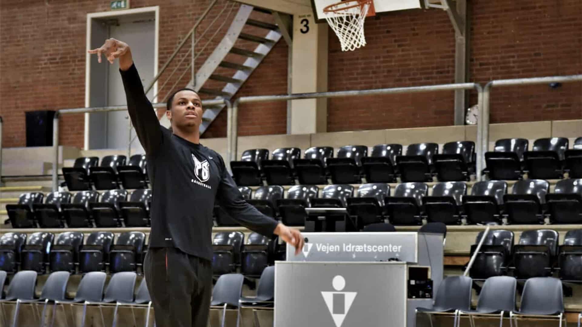 Derek Brown trækker i den røde trøje igen | ugeavisen.dk