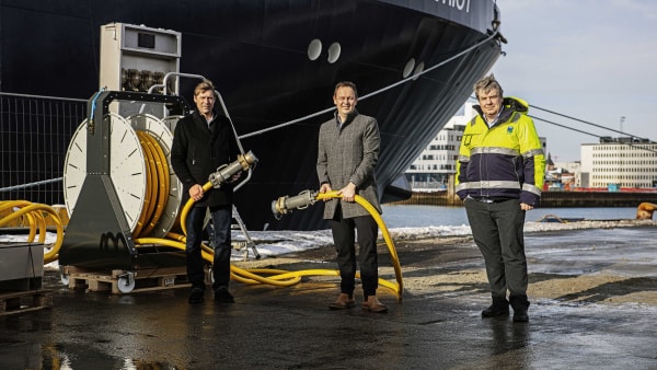 Første store skib slutter sig til nyt landstrømsanlæg på Esbjerg Havn ...