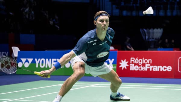 Axelsen er færdig ved All England efter drama | jv.dk