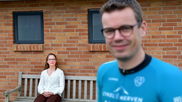 Kenneth cykler penge ind til forskning i sin hustrus alvorlige sygdom ...