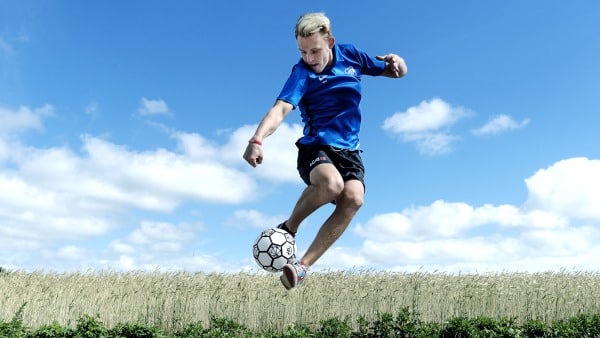 Jonas tryller med en fodbold og er på vej til VM | vafo.dk