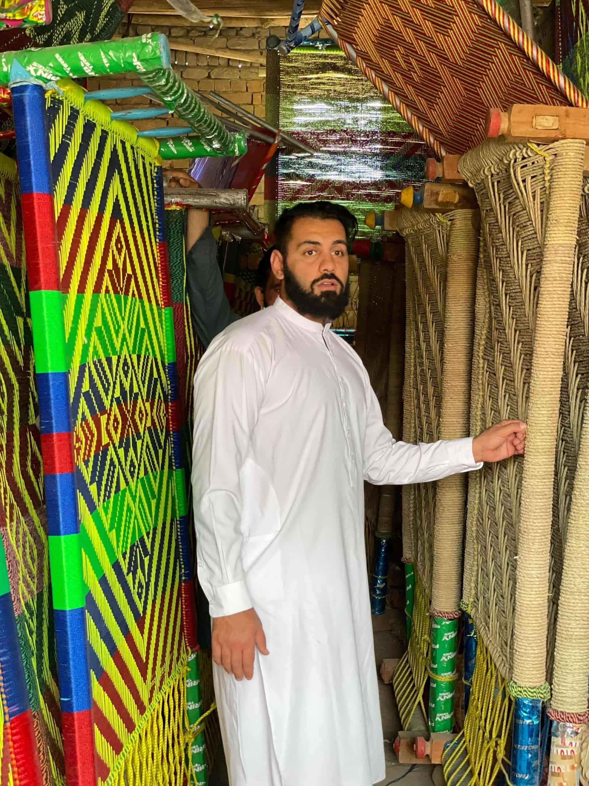 Han skulle egentlig bare vidne, men alligevel smed betjente ham i både ...