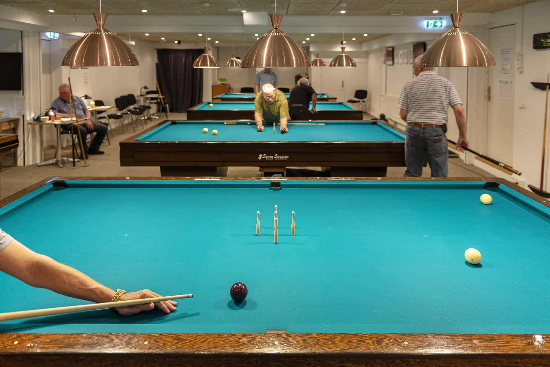 90-årig tidligere vognmand spiller billard, danser og går lange ture flere gange om ugen ...