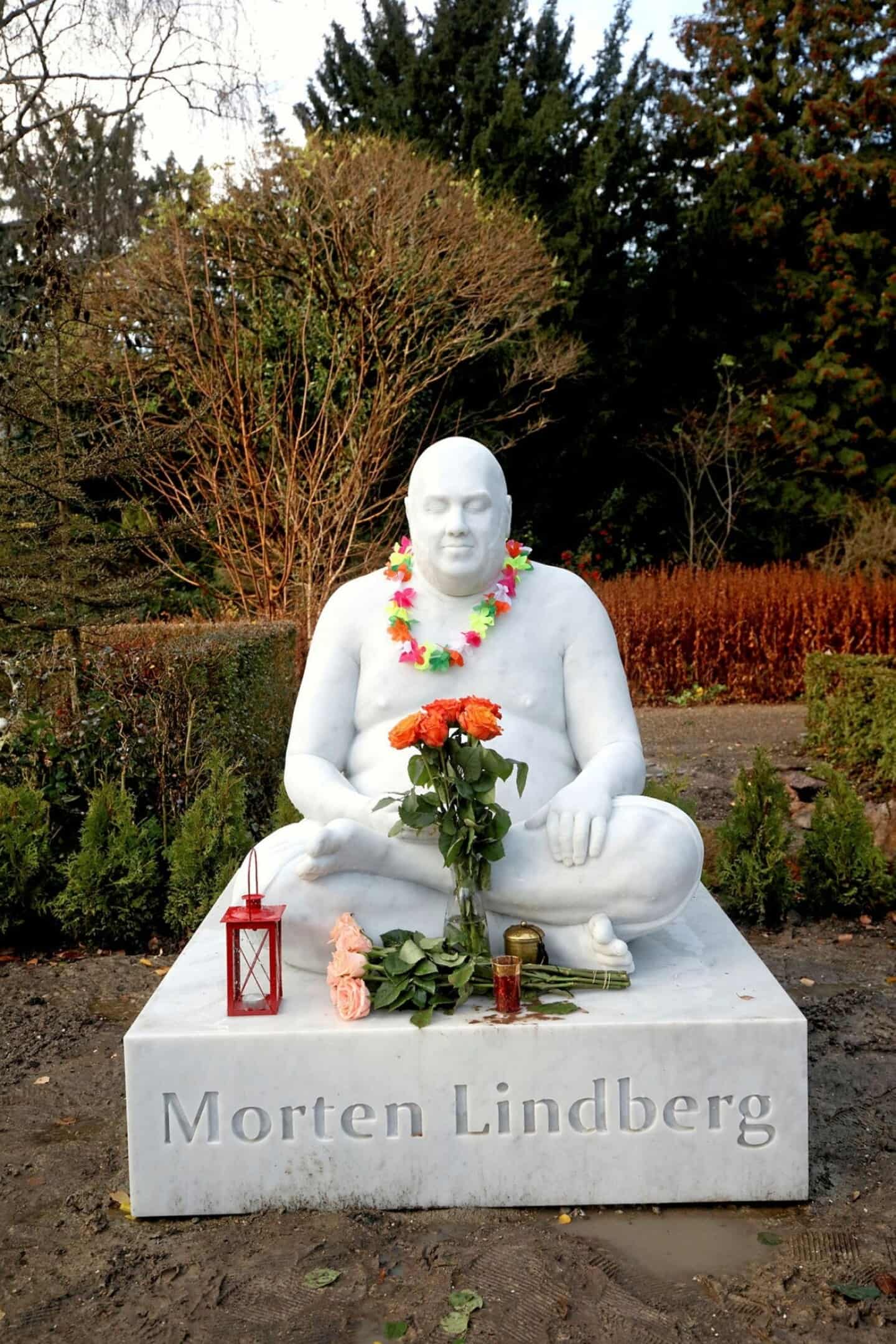 Se billederne: Master Fatman fik sin flotte gravsten | ugeavisen.dk