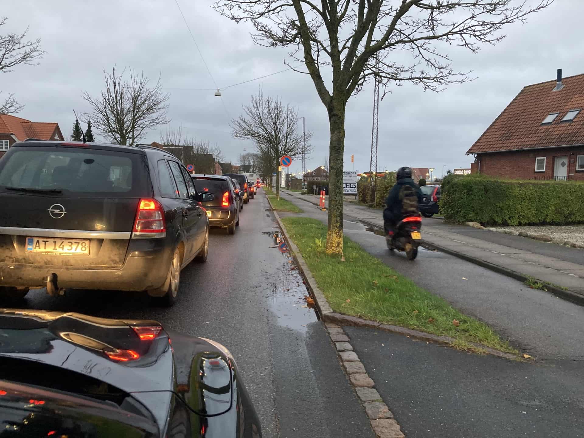 Mange kom for sent: Uheld på bro skabte stor trafikprop i Sønderborg ...