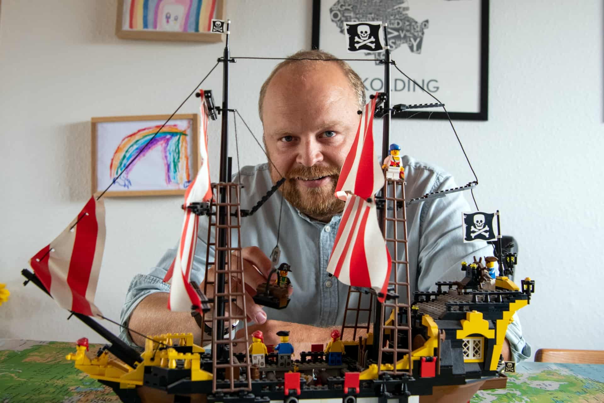 To koldingensere skal bygge med klodser på TV2: Morten er den talentfulde amatørbygger mens ...