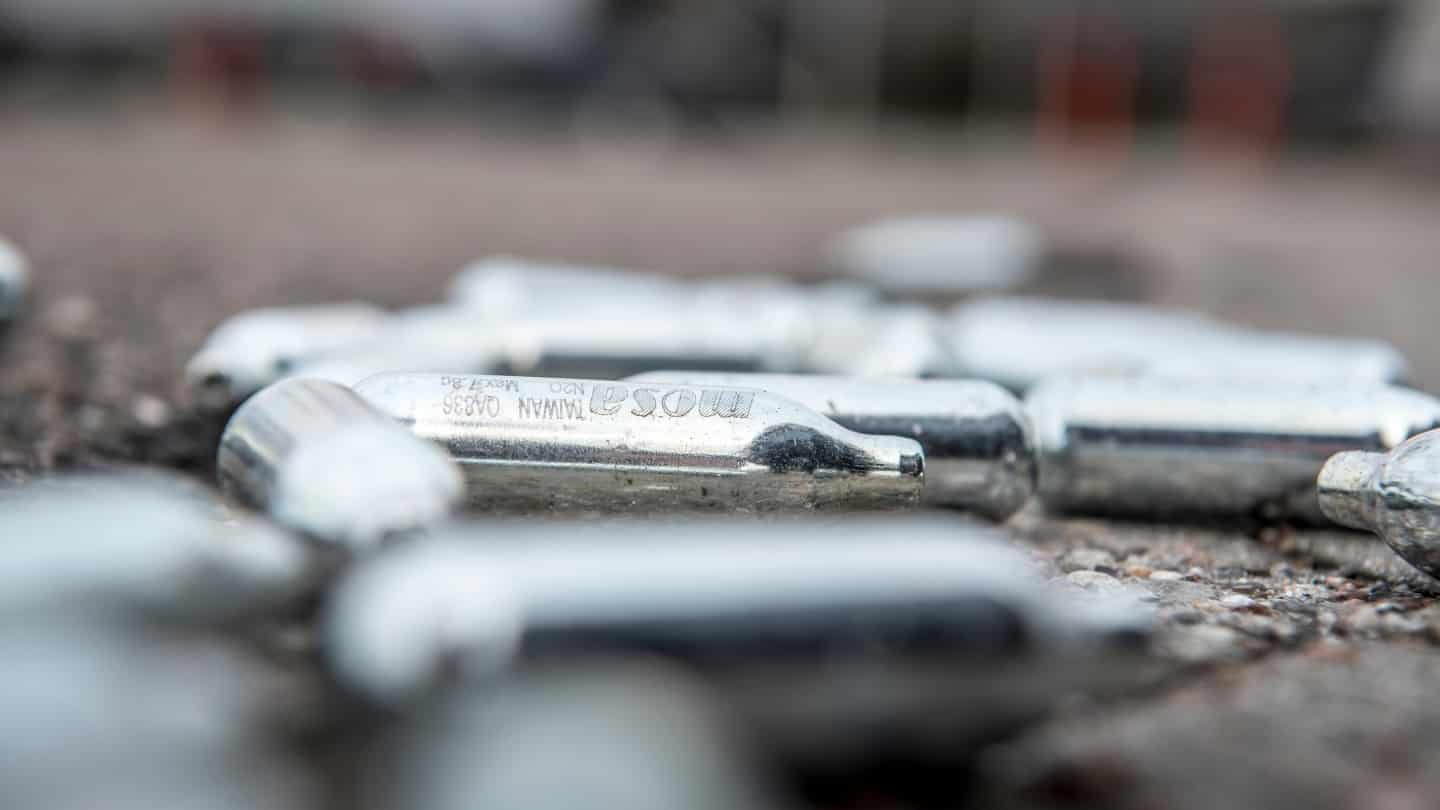 Henkastet gasflaske afslørede ulovlige stoffer i bukselomme | fyens.dk