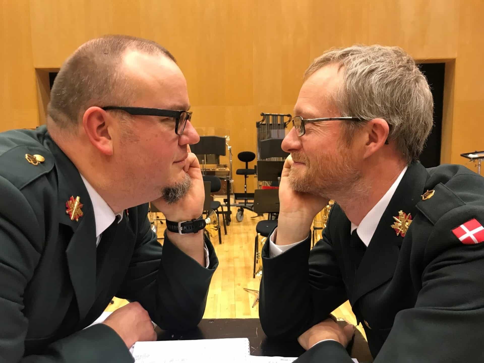 To humoristiske musikere binder nytårskoncert sammen | ugeavisen.dk