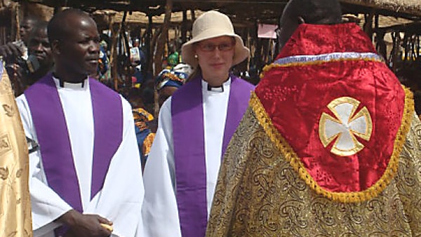 Mette fra Grindsted første hvide kvindelige præst i Nigeria | jv.dk