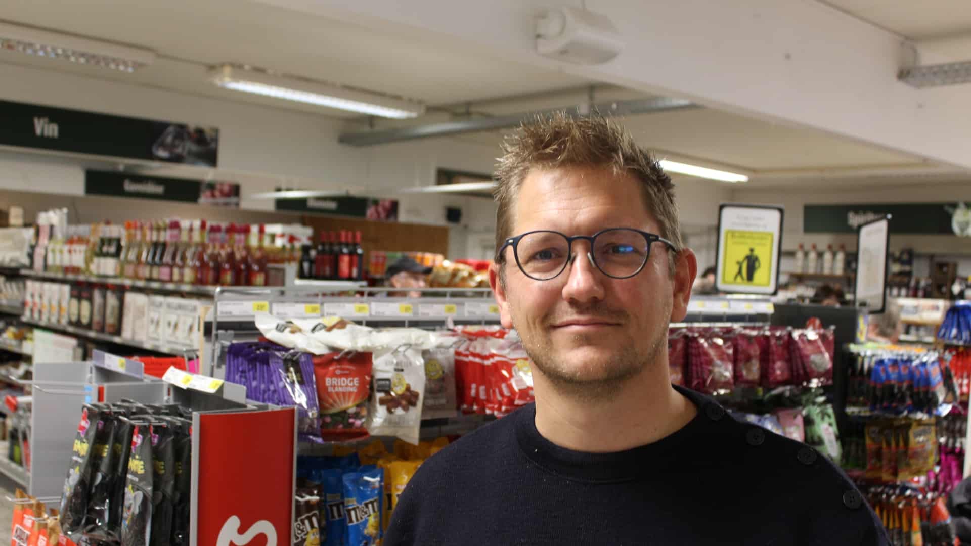 Mikael og andre lokale frygter konsekvenserne, hvis deres købmand går ...