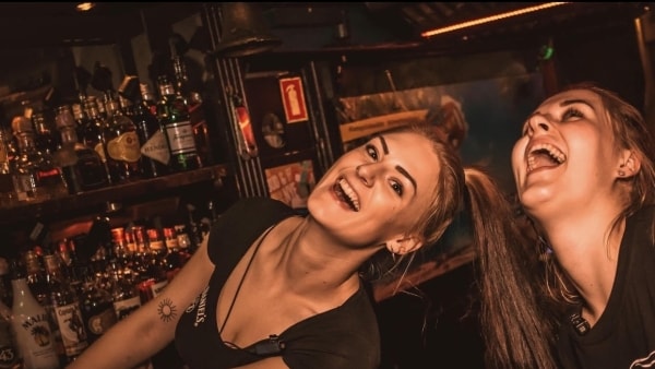 Her går du hen, når alle andre steder lukker: LA Bar fejrer 20 år med ... Her går du hen, når alle andre steder lukker: LA Bar fejrer 20 år med ...