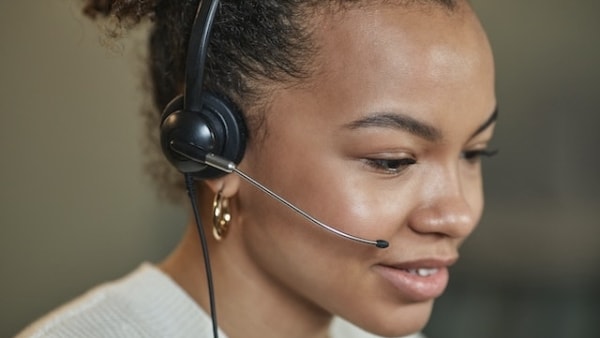 Optimer arbejdsmiljøet med lydisolerede telefonbokse | erhvervplus.dk