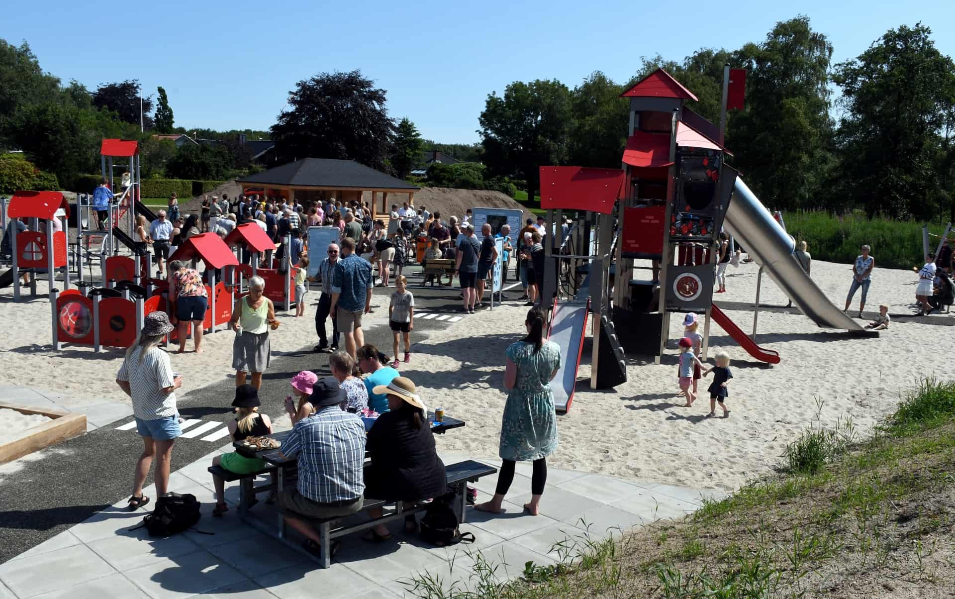 Se de mange billeder: Børn godkendte den nye legeplads i Østbyen | ugeavisen.dk