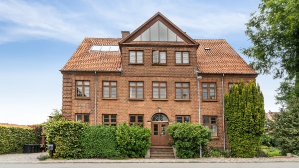 Historisk ejendom sat til salg: Her har blandt andre Savage Rose ...