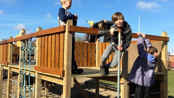 Ny legeplads skaber glæde i Jejsing | ugeavisen.dk