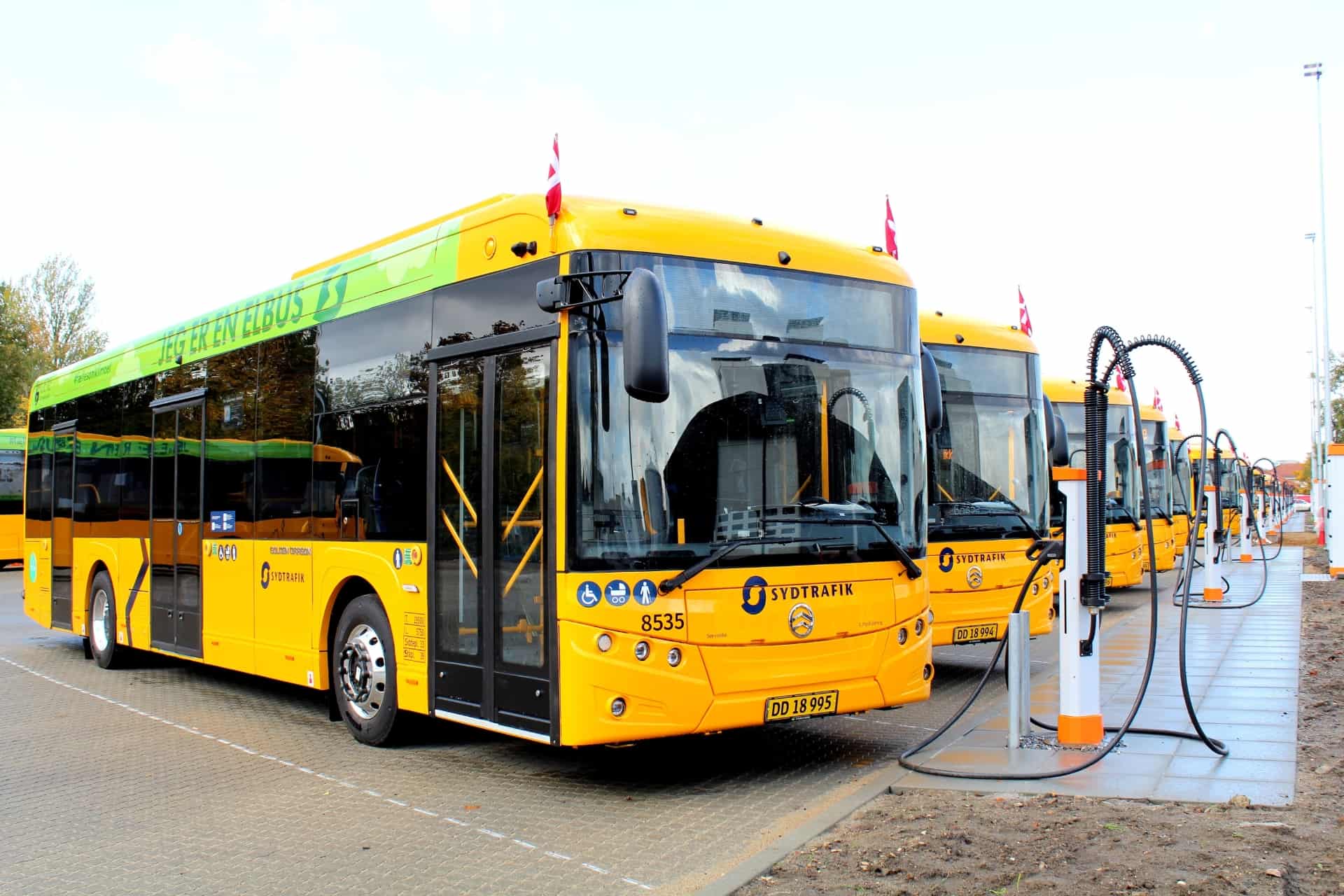 El-bus løb tør for strøm - passagerer måtte ringe efter en taxa: Det er ...