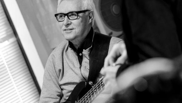 Topbassisten Bo Stief i Svanninge kirke | ugeavisen.dk