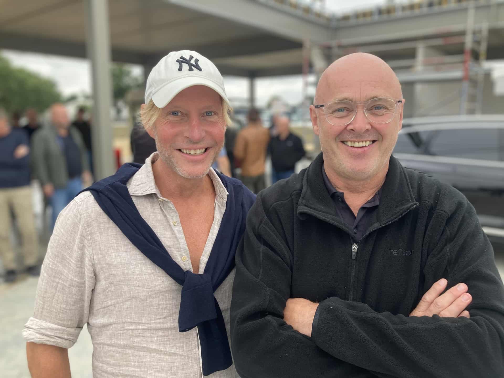 3300 kvadratmeter stort padelcenter fejrede sig selv med pølse, øl og ...