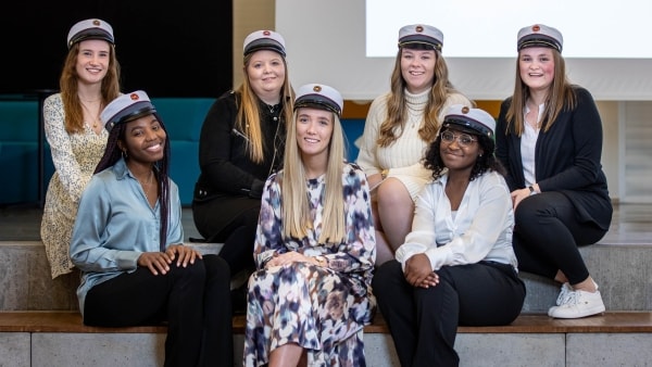 Laura og Matilde fra Billund er de første studenter fra SOSU Esbjerg ...