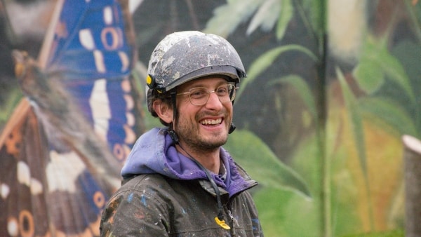 Kæmpe-sommerfugle i byhaven: Fransk kunstner vandt mange hjerter med ...