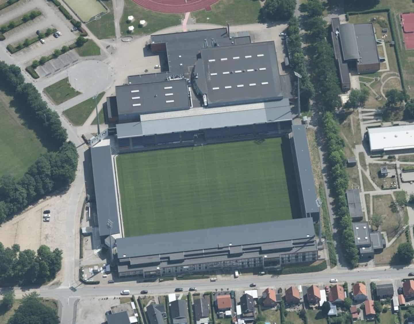Fodboldklub skrumper med over 30 millioner kroner, mens 80 år gammel ...