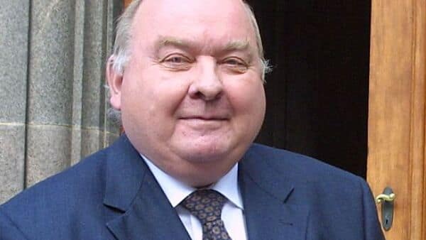 Venstre-legenden Henning Christophersen er død | stiften.dk