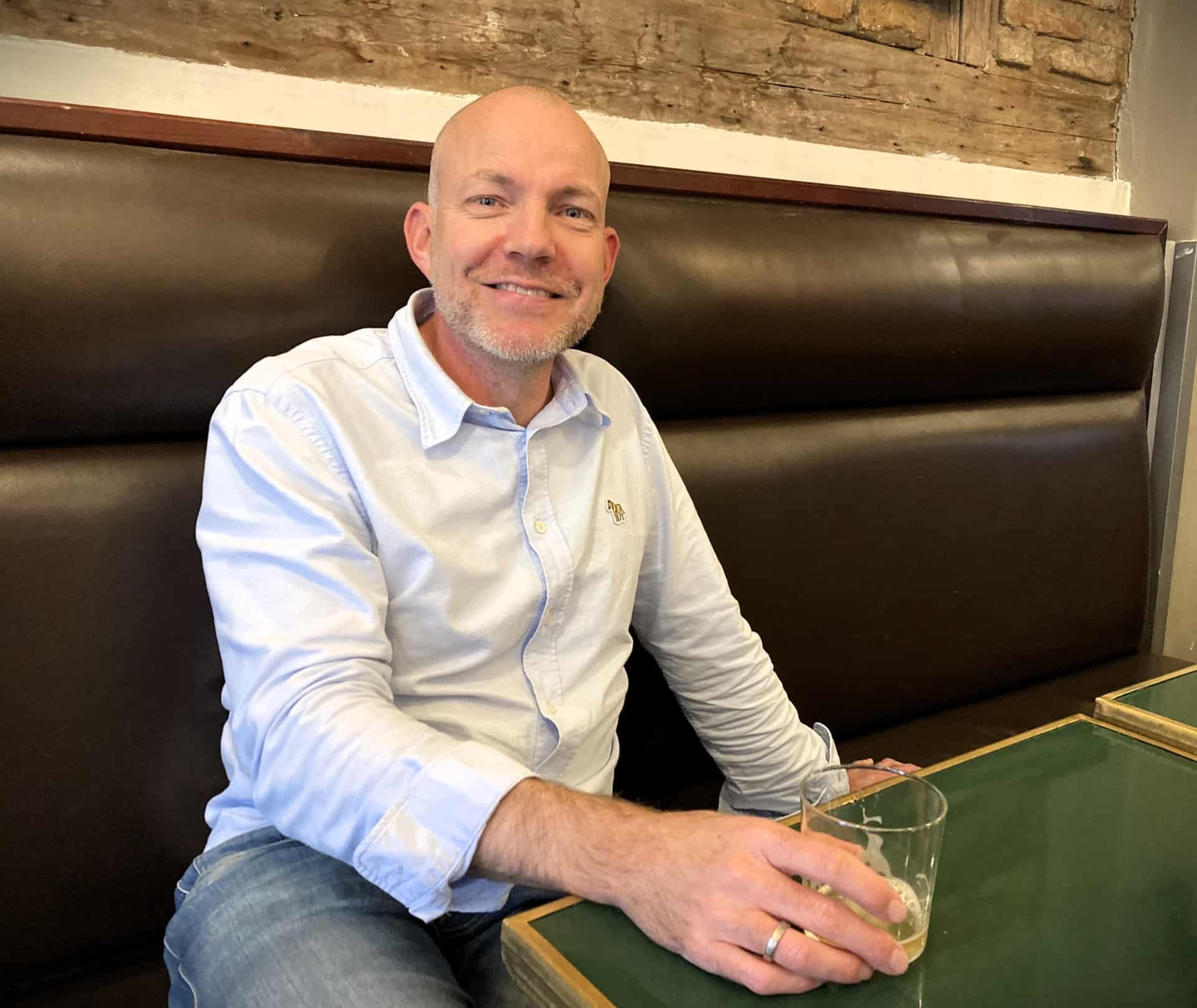 Anders elsker at besøge verdens ølbarer: Nu har han lavet sit eget bud ...