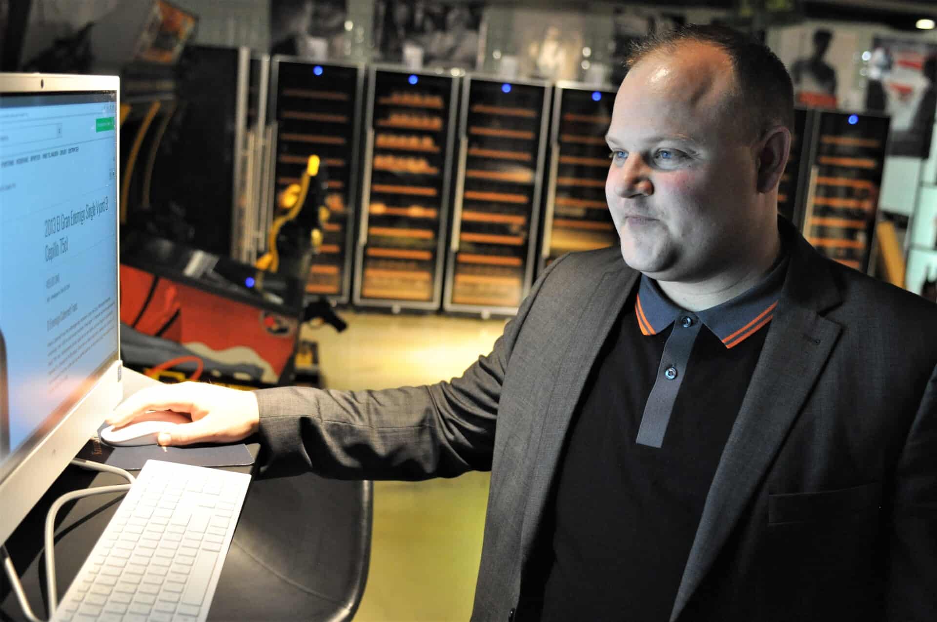 Ny vinforretning i Vejle: Faldt i champagneflasken som barn | ugeavisen.dk