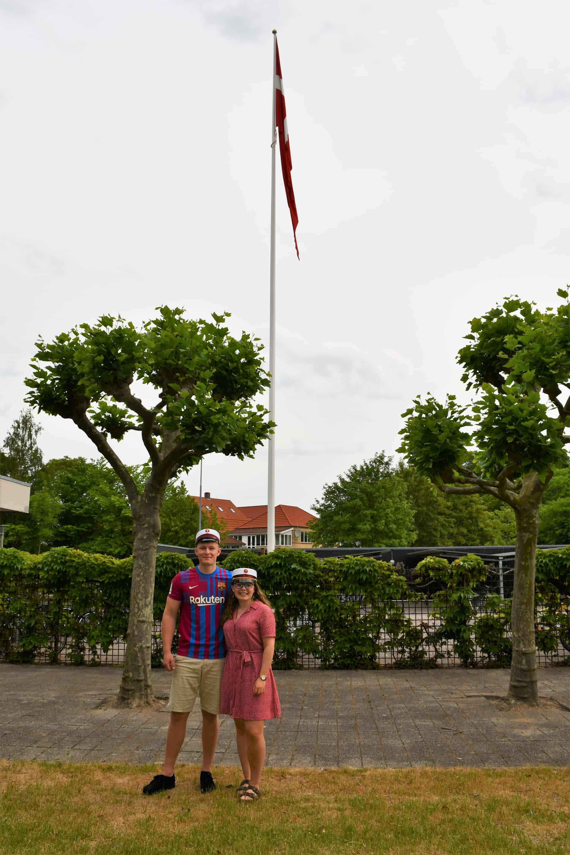 Se billederne: De første studenter fra Svendborg Gymnasium hejser ...