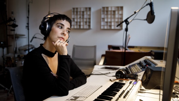 Radiovært og blogger Louise Hart er død | jv.dk