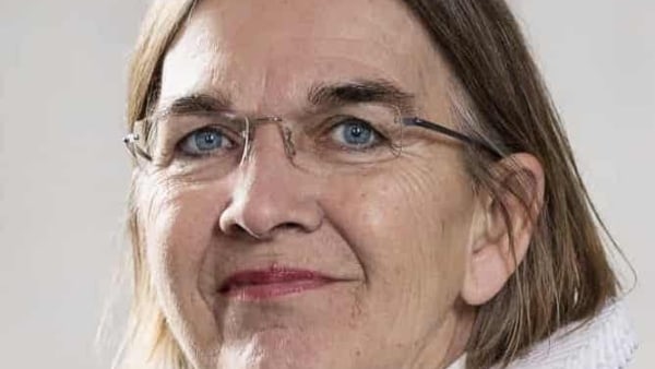 Vikarpræsten Agnes Haugaard gæster Magleby Præstegård til Kaffe på ...