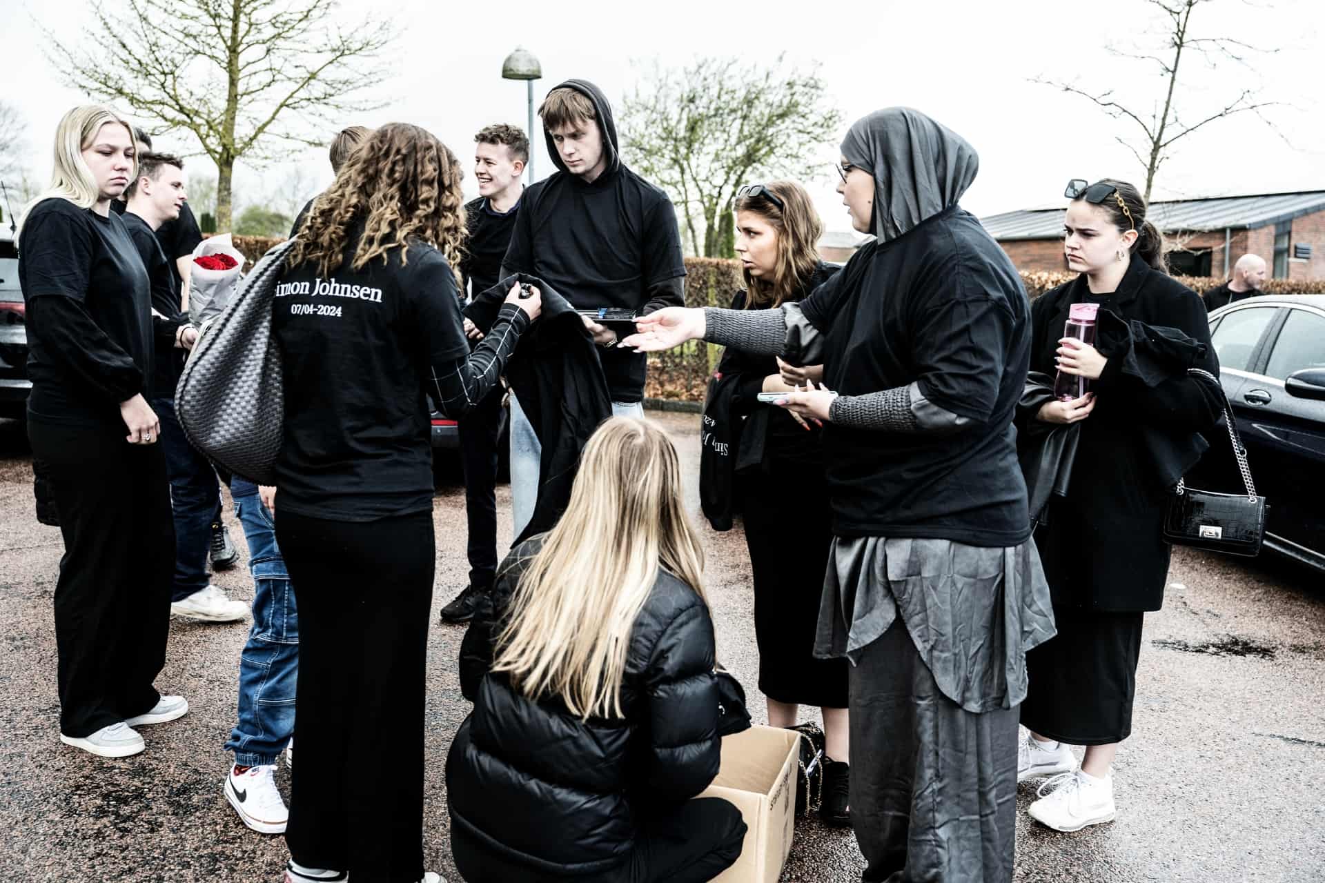 Se video og billeder: I dag blev Simon begravet - der var både sorg ...