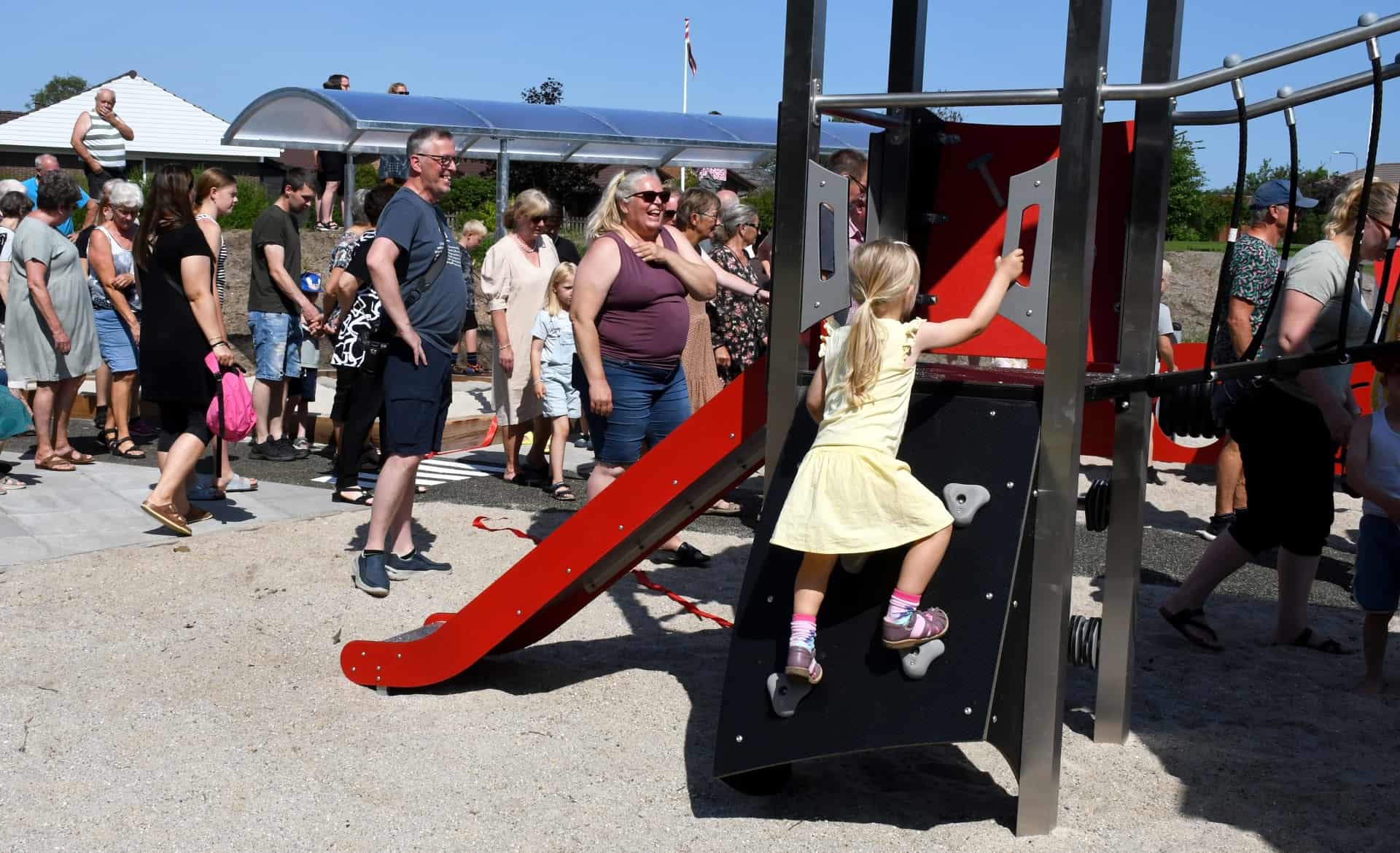 Se de mange billeder: Børn godkendte den nye legeplads i Østbyen | ugeavisen.dk