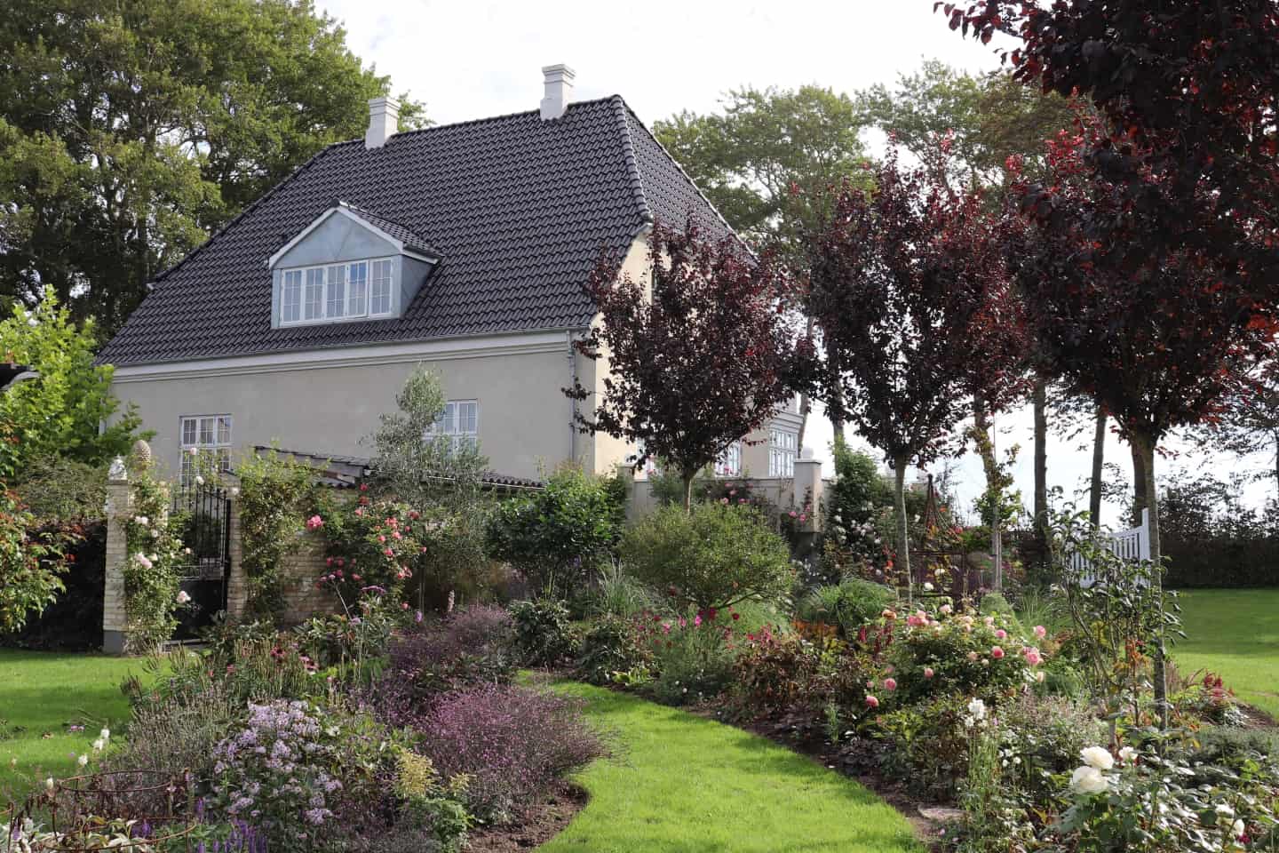 Årets gang i Troensehaven: På besøg i en særlig have ved havet | fyens.dk