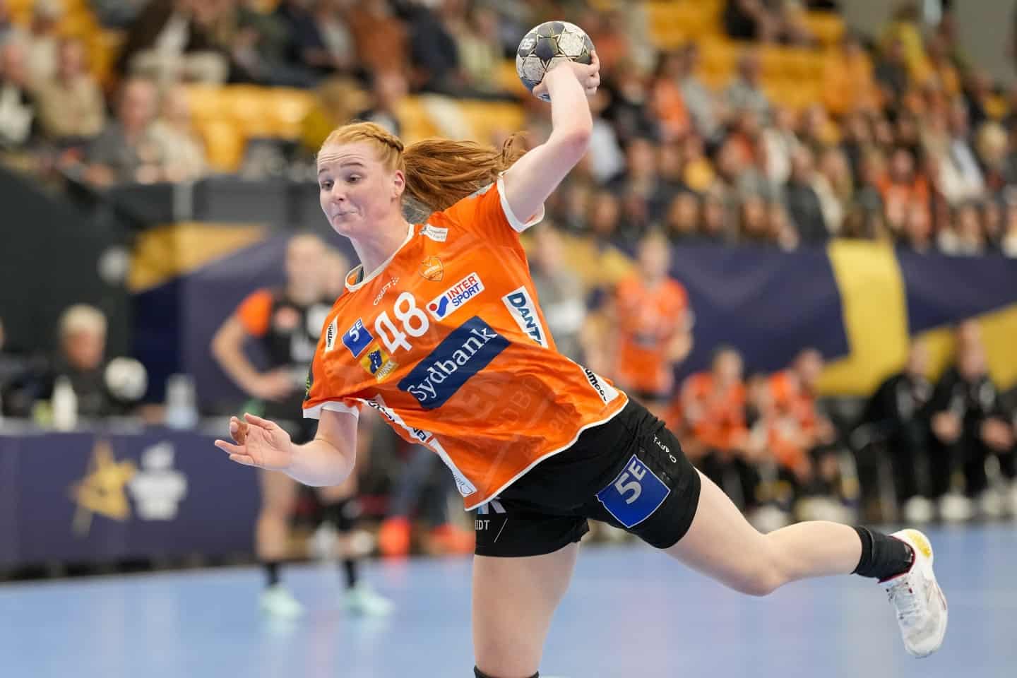 Orange chok: Det vil gøre ondt på mesterholdet - topskytten Dione ...