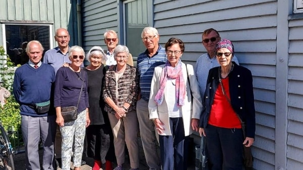 Elever i festlig sammenkomst 65 år efter de forlod skolen: Et glædeligt ...